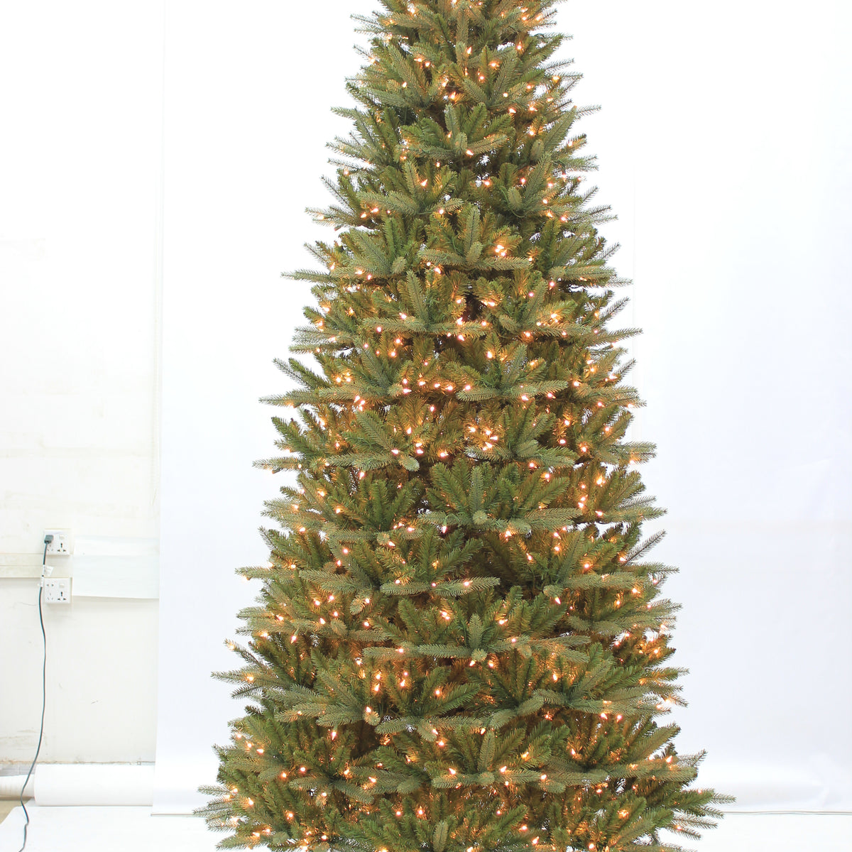 Puleo International 9ft Pre-lit Washington Valley Spruce PE/PVC Slim ...