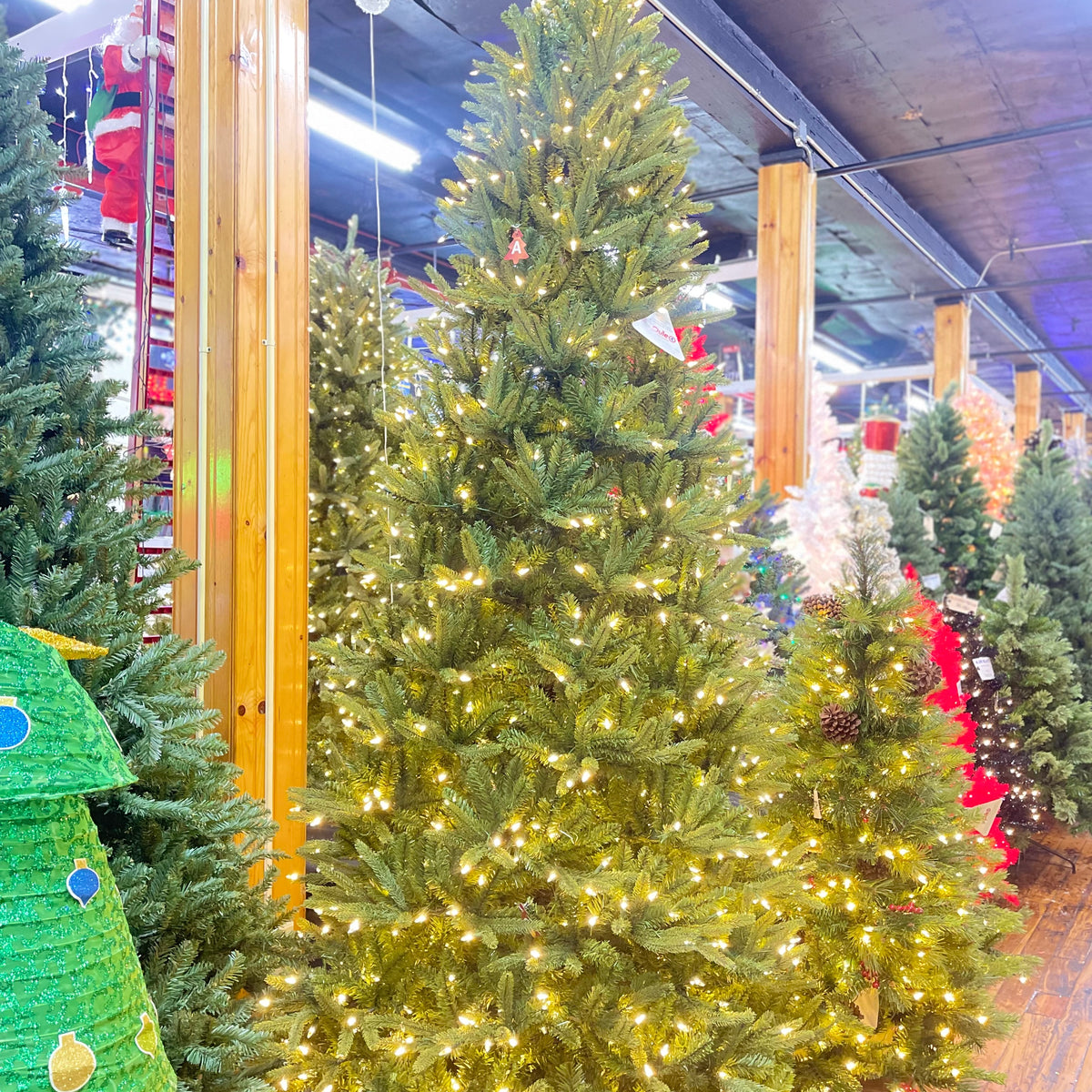 Puleo International 9ft Pre-lit Washington Valley Spruce PE/PVC Slim ...